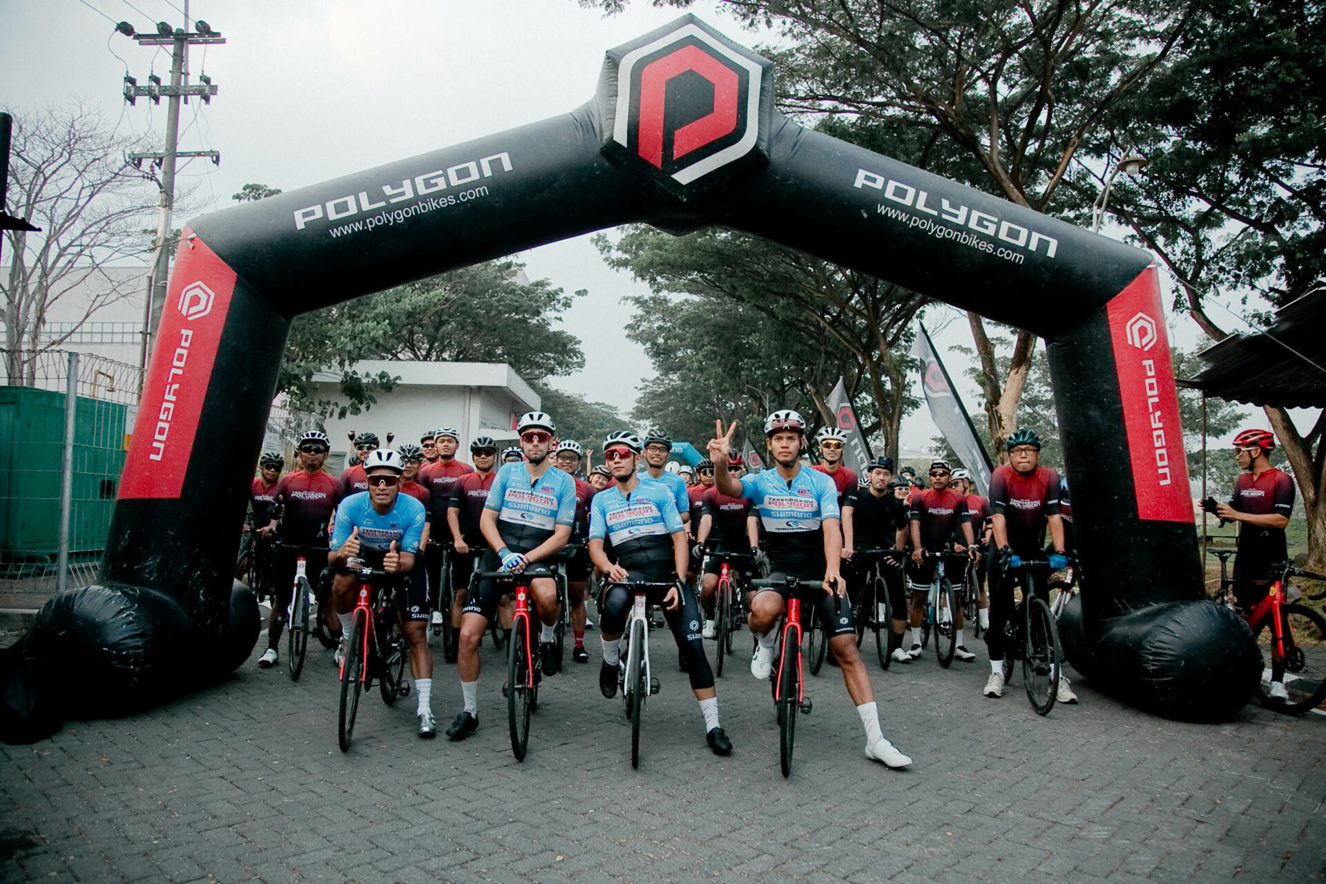 100 Pesepeda Nikmati Rasanya Ditarik oleh Tim Road Bike Terbaik se-Asia | Ride with TSG ...